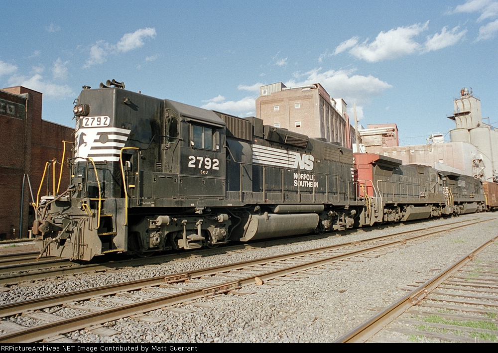 NS GP38 2792, SSW B40-8 8049, NS C39-8 8603